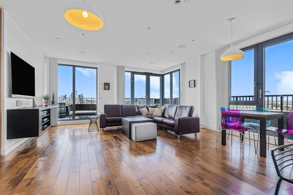 Grand Regent Tower, 2 Cadmium Square... 3 bed flat for sale - £1,350,000