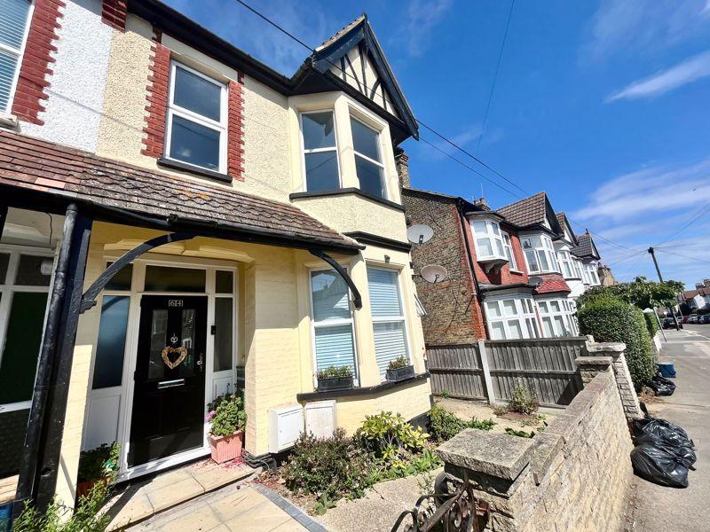 Southbourne Grove, Westcliff-On-Sea 2 bed apartment for sale - £235,000