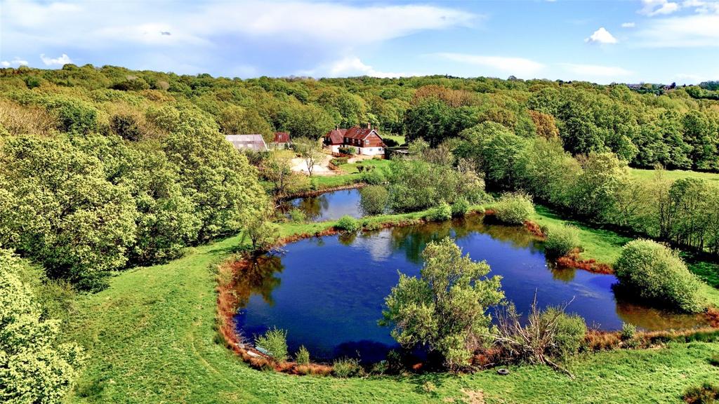 Junction Road, Staplecross 5 bed detached house - £1,750,000