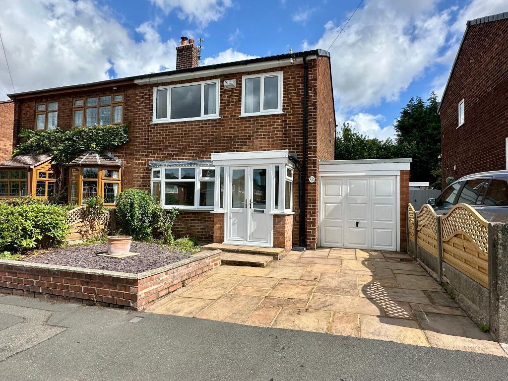 Offerton, Stockport SK1 3 bed semi-detached house - £1,300 pcm (£300 pw)