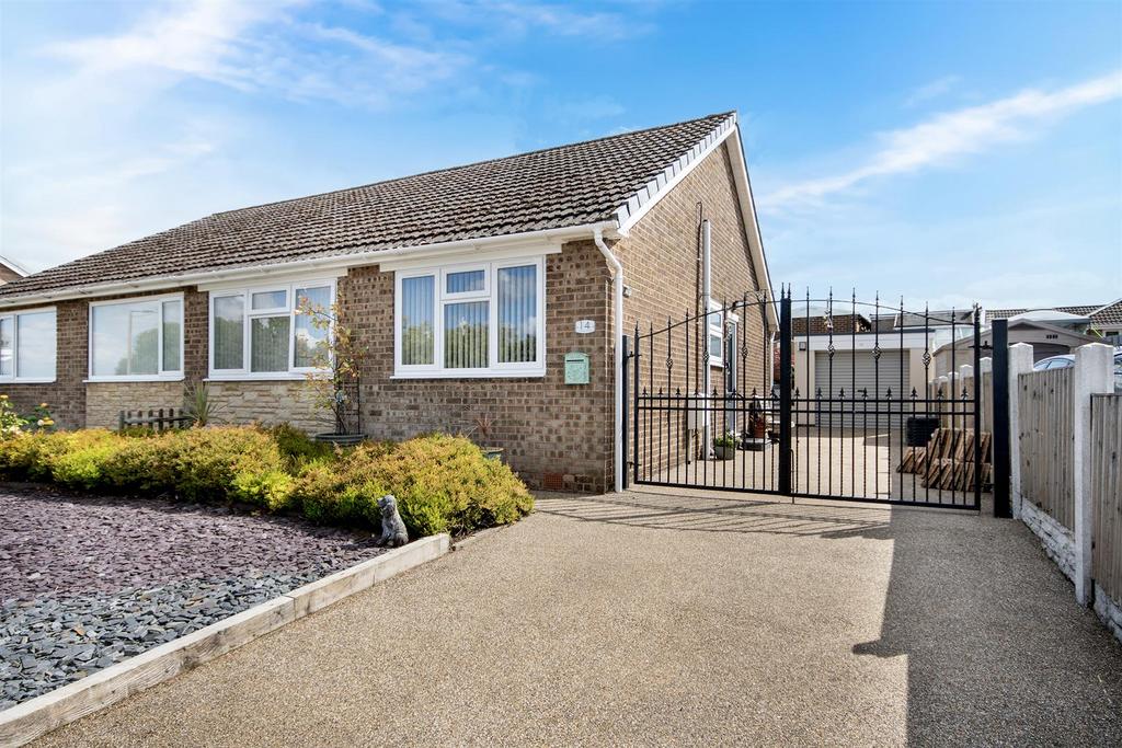 Hawthorne Avenue, South Anston... 2 bed semi-detached bungalow for sale ...