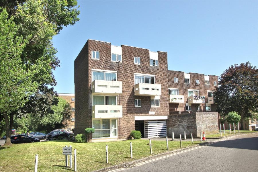 Beechvale, Woking GU22 Studio - £950 pcm (£219 pw)