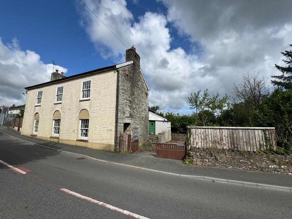 New Inn, Pencader, SA39 4 bed detached house for sale - £139,000