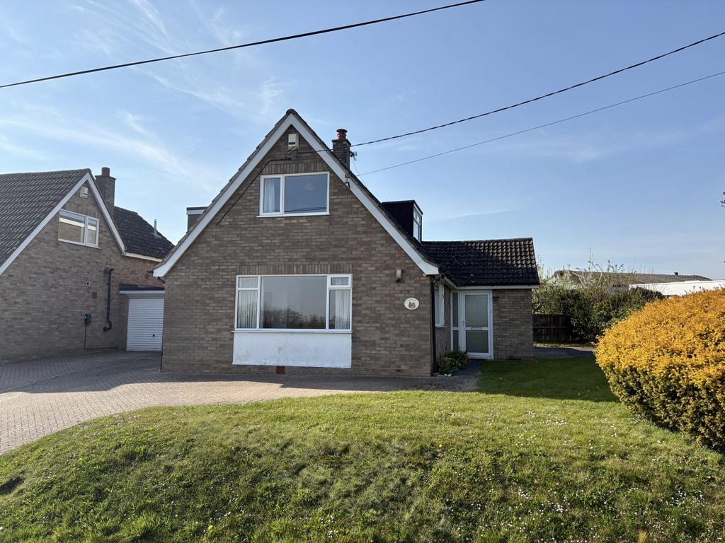 Highfields, Valley Farm Lane... 5 bed link detached house - £280,000