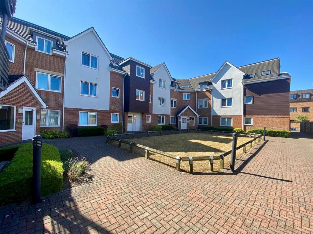Old Dairy Close, Fleet GU51 2 bed apartment for sale - £235,000