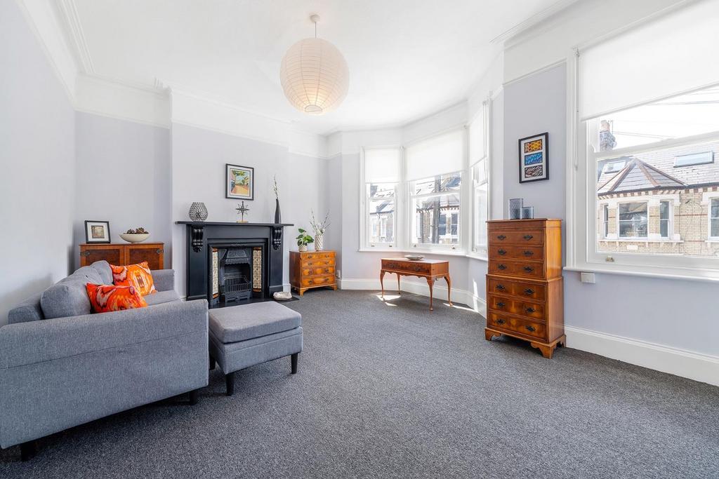 Helix Road, SW2 2 bed flat for sale - £620,000