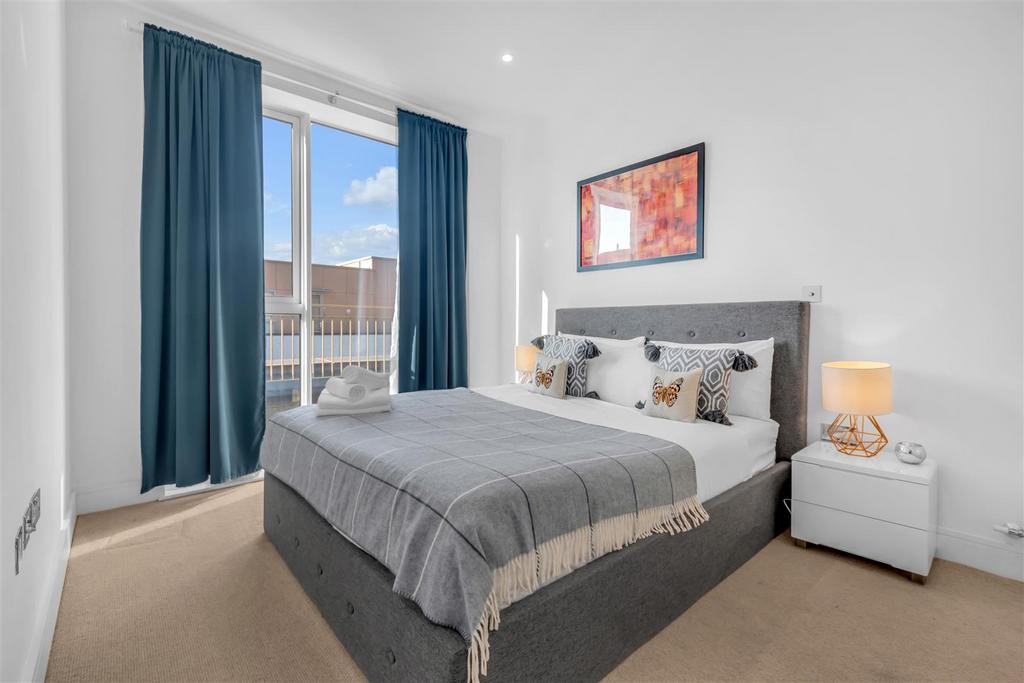 Lampton Road, Hounslow TW3 1 bed property - £1,600 pcm (£369 pw)