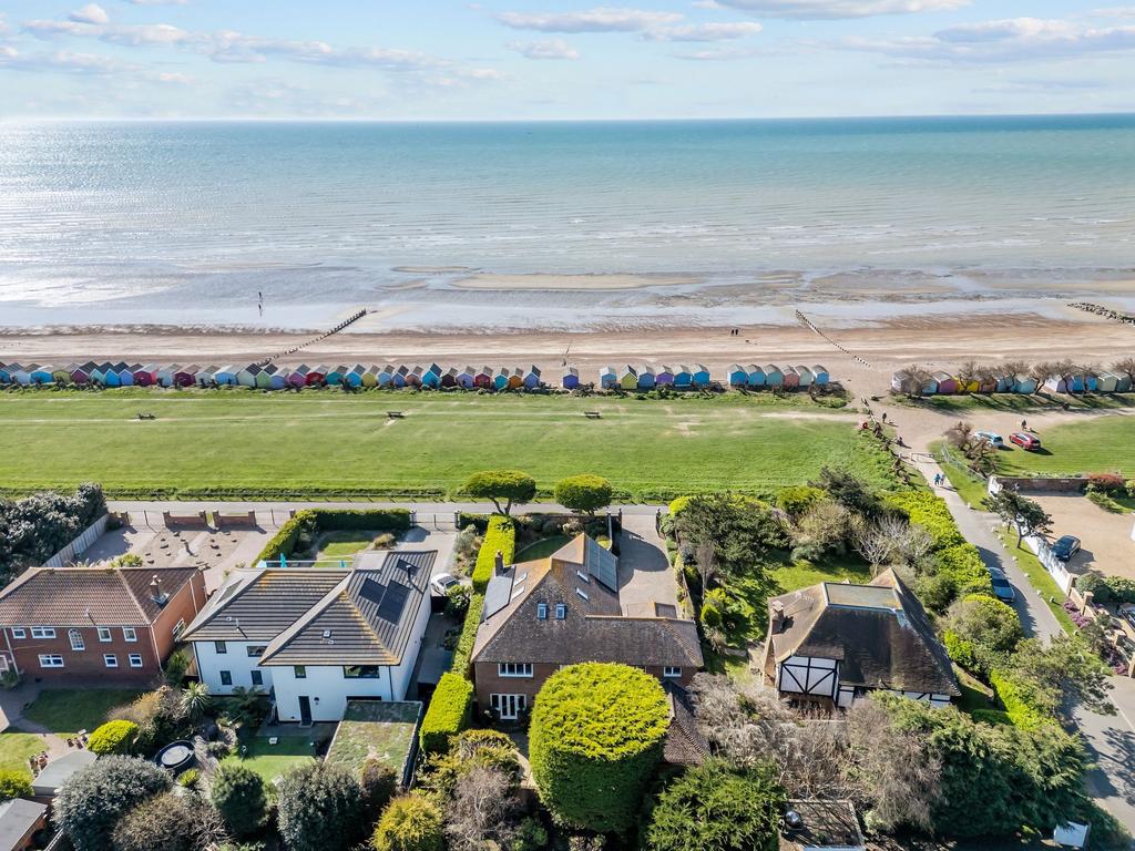 Sea Avenue, Rustington, BN16 6 bed detached house to rent - £3,500 pcm ...