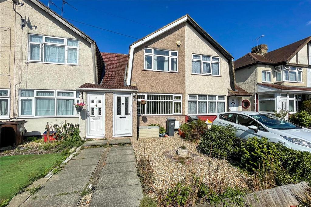 Durham Road, Feltham, Middlesex, TW14 2 bed terraced house - £425,000