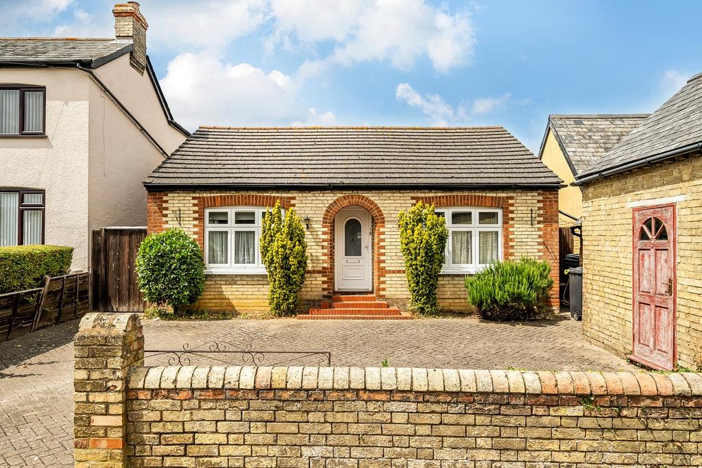 High Street, Meppershall, Shefford, SG17 3 bed detached bungalow for ...