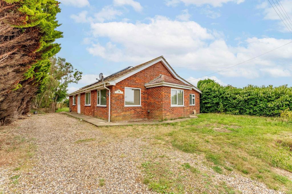 Waxham Road, Sea Palling 3 bed detached bungalow for sale - £300,000