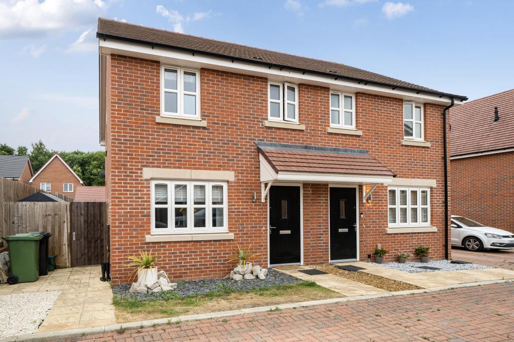 Chalgrove, Oxfordshire, OX44 2 bed semi-detached house for sale - £350,000