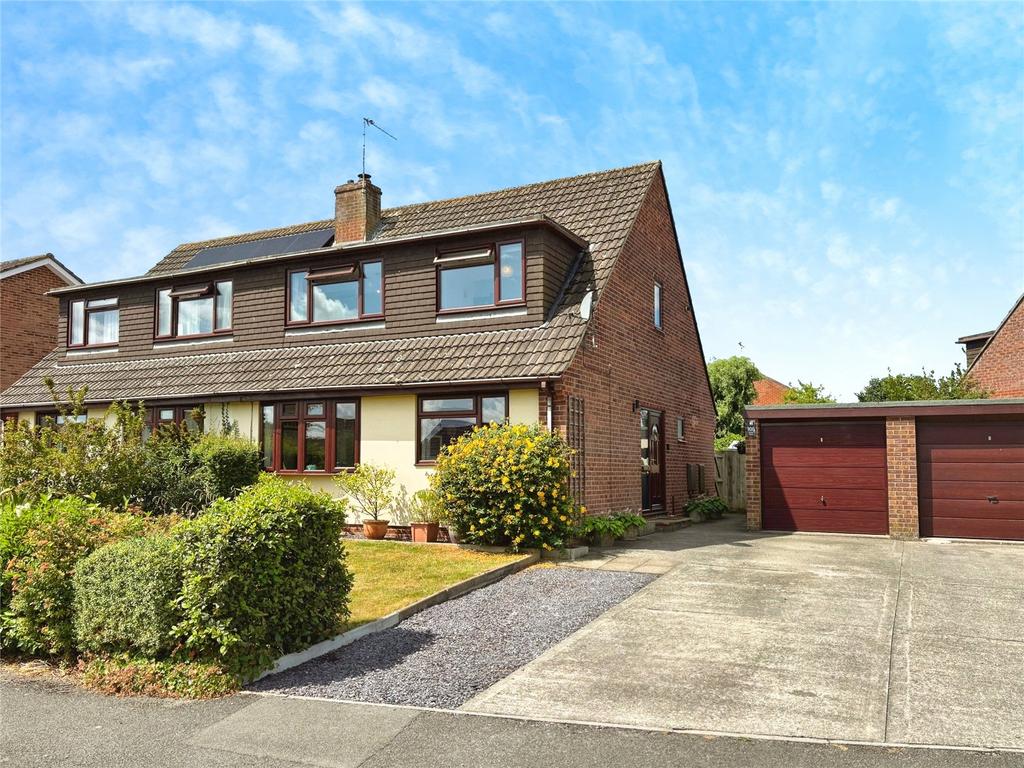 Ruskin Drive, Warminster 4 bed semi-detached house - £325,000