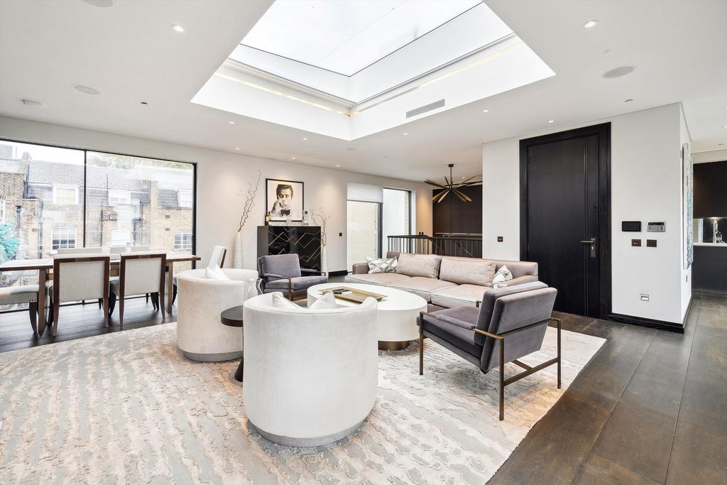 Cheval Place, London, SW7 3 bed flat to rent - £19,500 pcm (£4,500 pw)