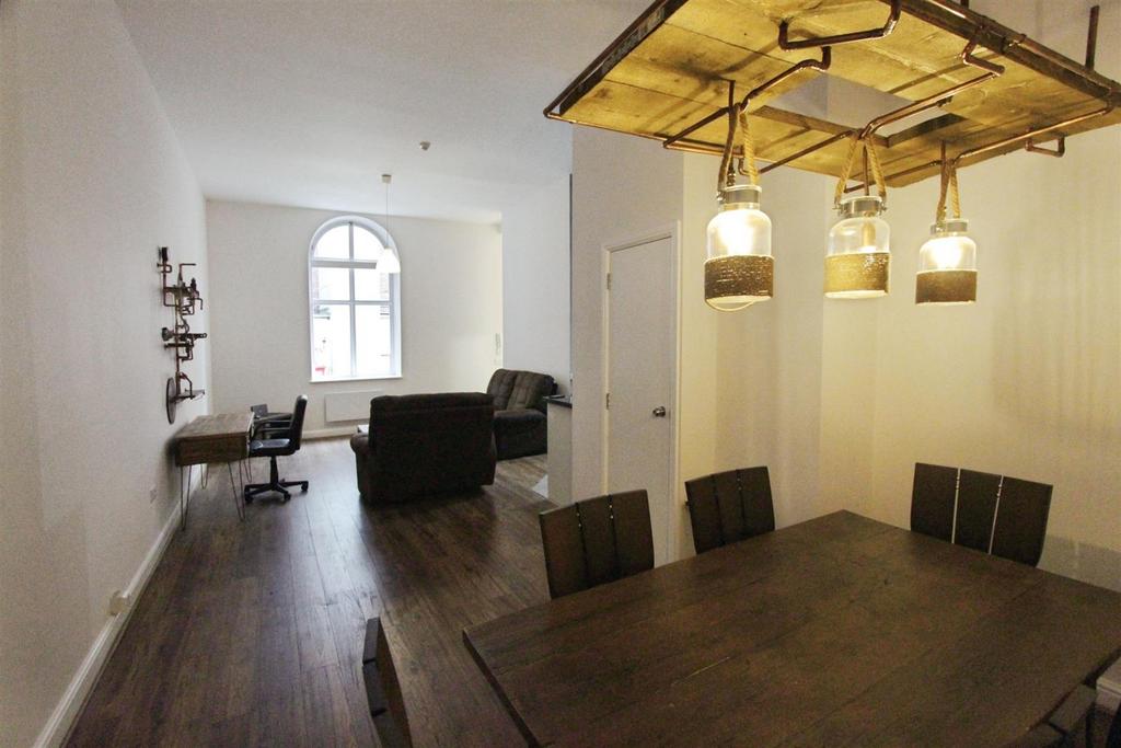 Rockingham Lane, Sheffield, S1 1 bed apartment - £900 pcm (£208 pw)