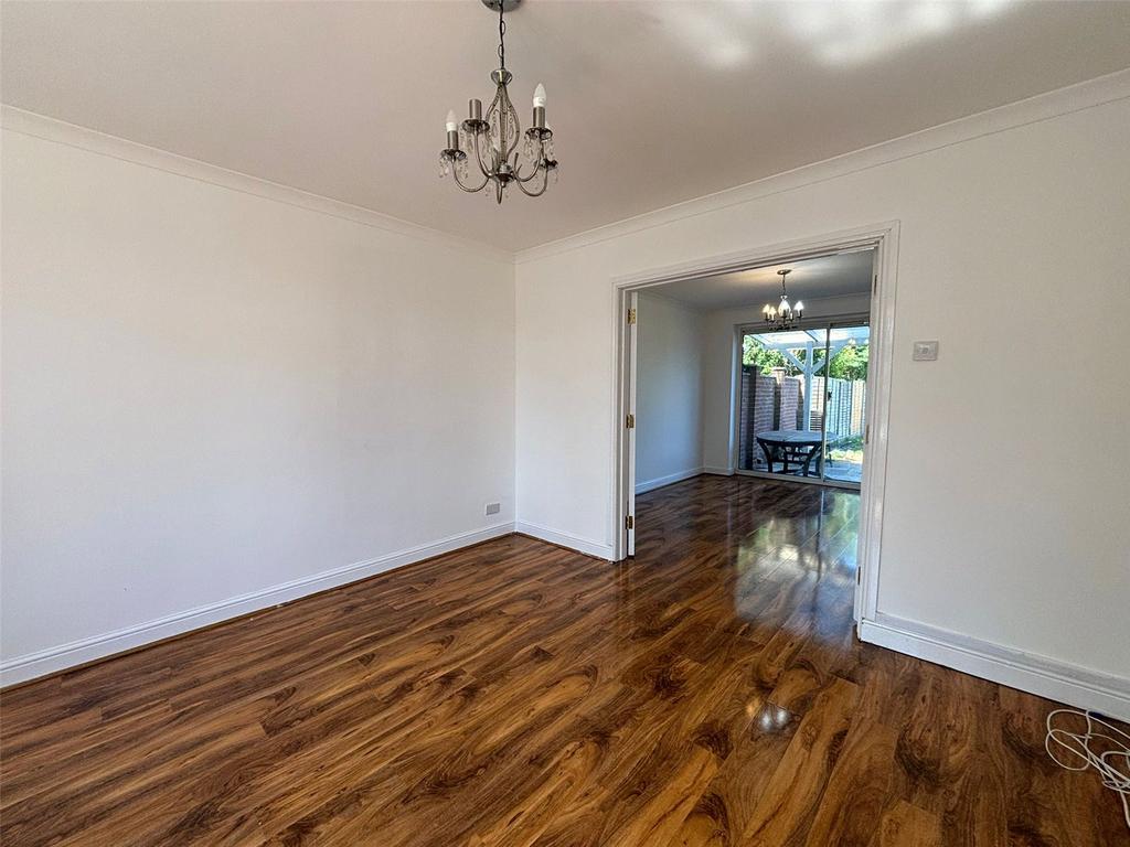 Smiths Lane, SL4 4 bed semi-detached house - £2,700 pcm (£623 pw)