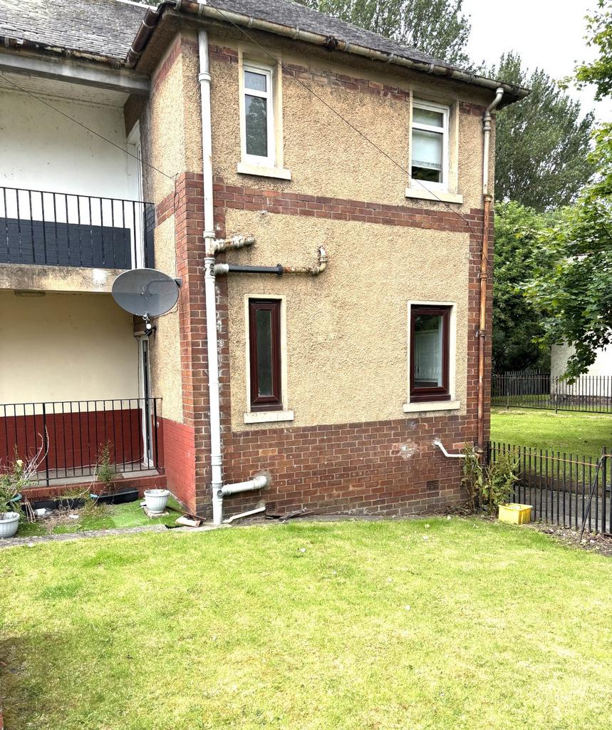 Hamilton, ML3 2 bed flat - £800 pcm (£185 pw)