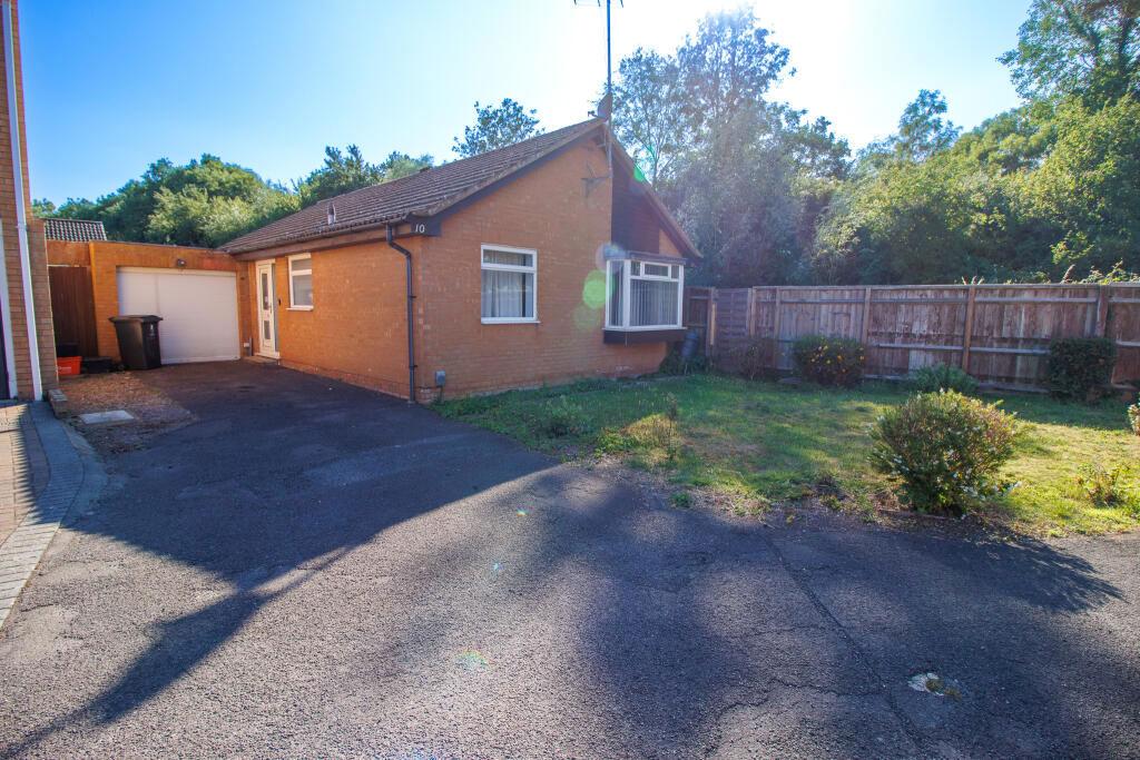 Basingstoke Close, Freshbrook... 2 bed detached bungalow - £230,000