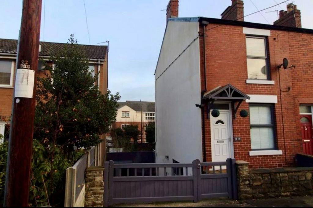 Meadow Lane, Disley, SK12 3 bed end of terrace house - £1,250 pcm (£288 pw)
