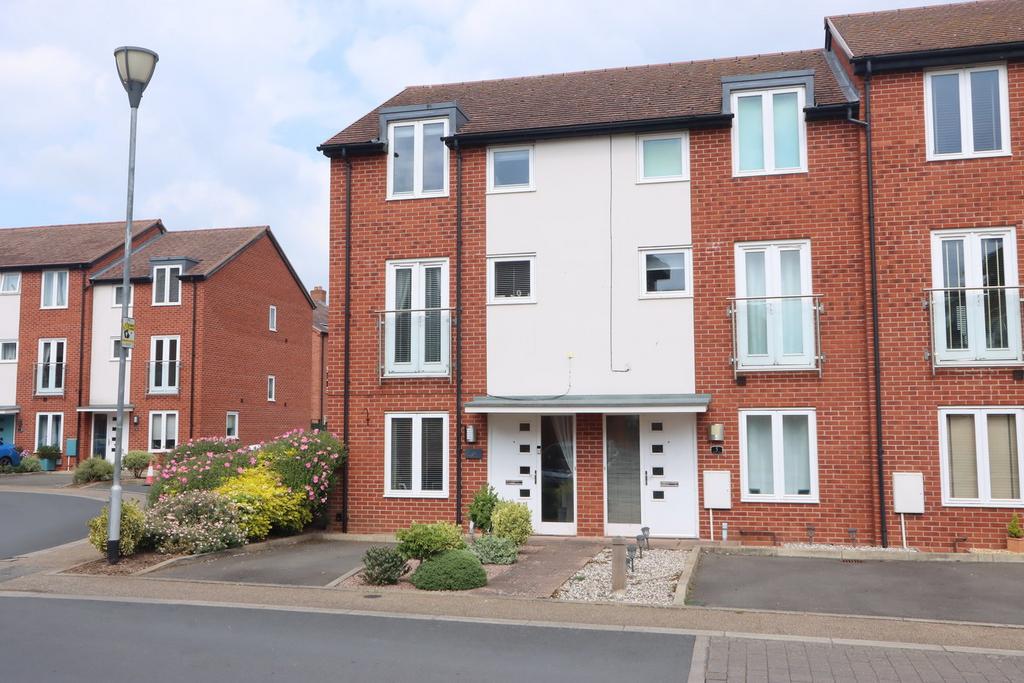 Larch Way, Stourport-on-Severn, DY13 3 bed townhouse for sale - £265,000