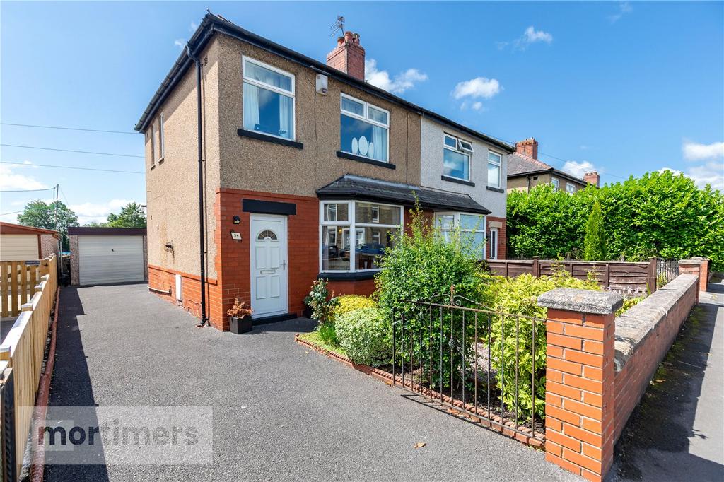 Brownlow Street, Clitheroe... 3 bed semi-detached house for sale - £215,000