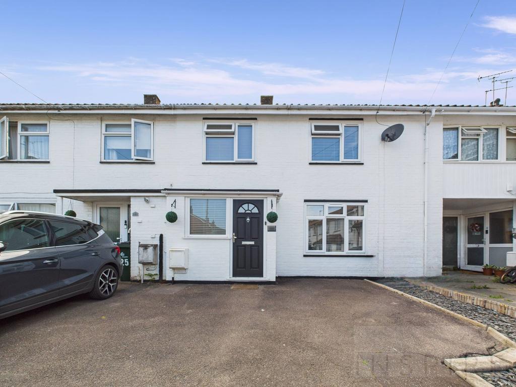 Baker Close, Crawley RH10 3 bed terraced house - £350,000