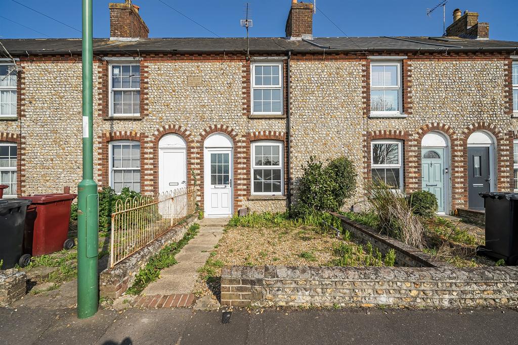 Florence Road, Chichester, PO19 2 bed terraced house - £1,300 pcm (£300 pw)