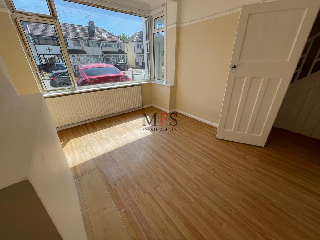 Wentworth Road, Southall, UB2 3 bed house to rent - £2,400 pcm (£554 pw)