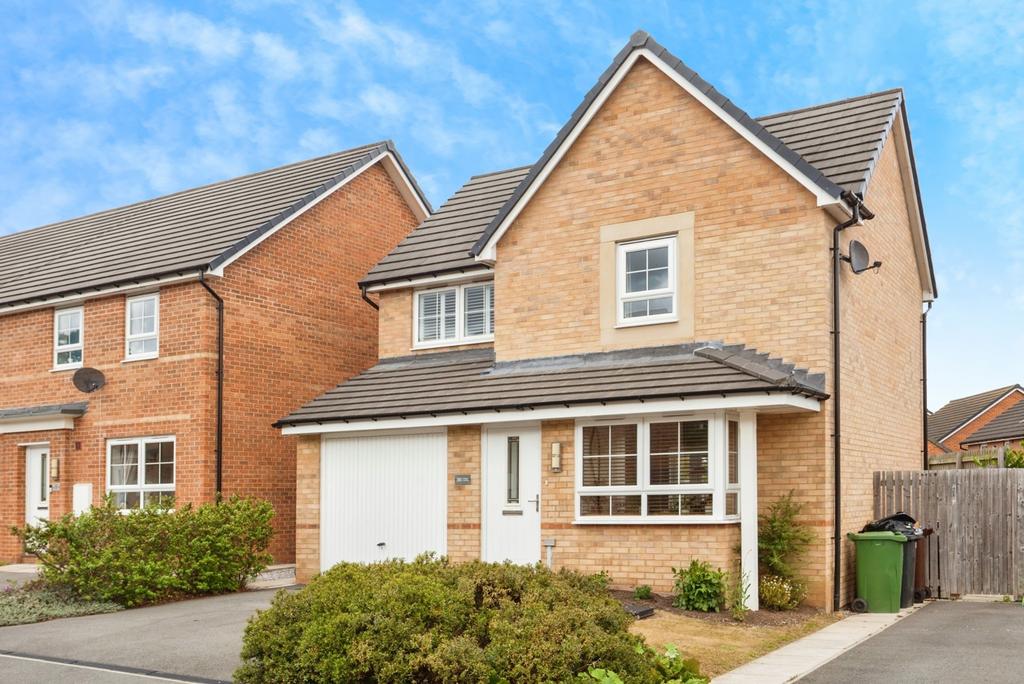 Welles Avenue, Leeds LS26 3 bed detached house for sale - £345,000