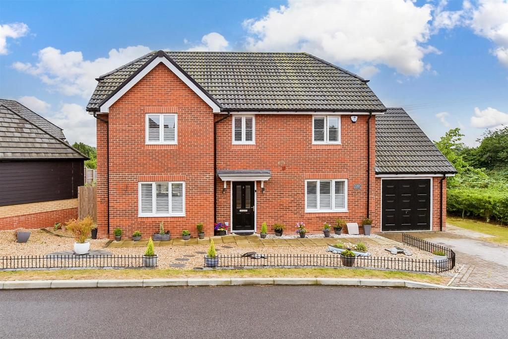 Sinclair Drive, Codmore Hill... 4 bed detached house - £625,000