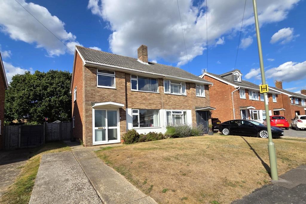 WINNHAM DRIVE, FAREHAM 3 bed semi-detached house for sale - £330,000