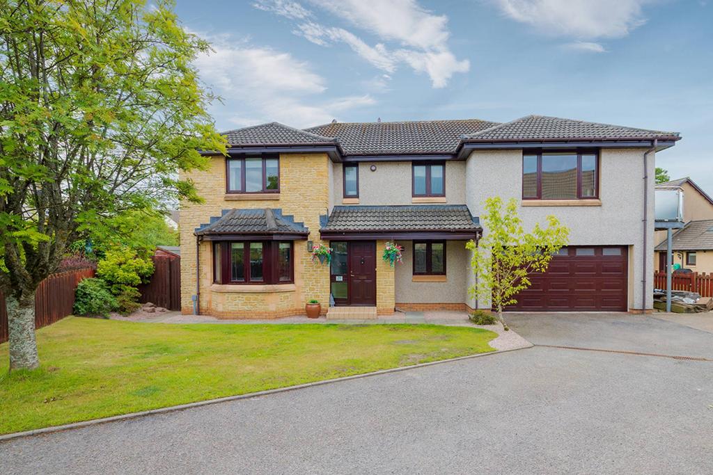 29 Brucelands, Elgin, IV30 1TS 5 bed detached house - £425,000
