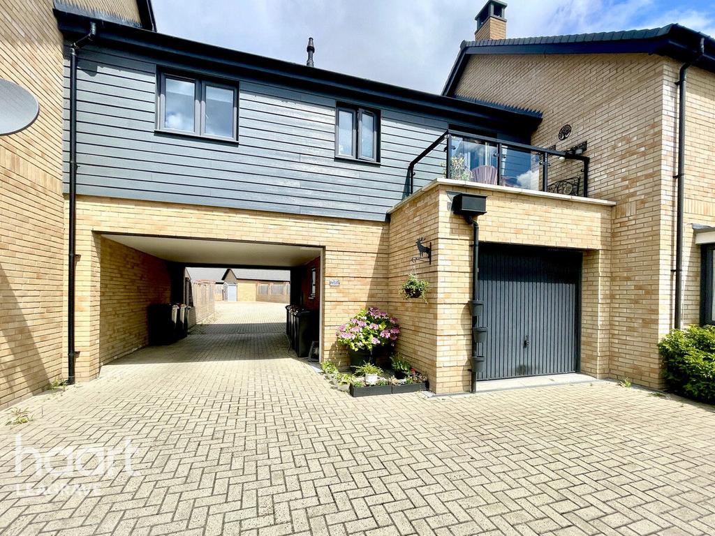 Colosseum Drive, Dunstable 2 bed apartment for sale - £290,000