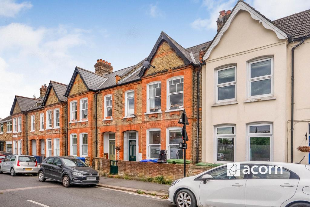 Inverton Road London SE15 3 bed maisonette - £2,500 pcm (£577 pw)