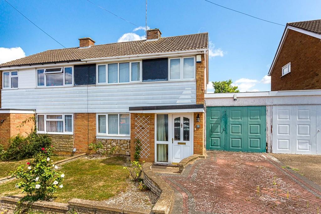 Ashridge Close, Rushden NN10 3 bed semi-detached house for sale - £240,000