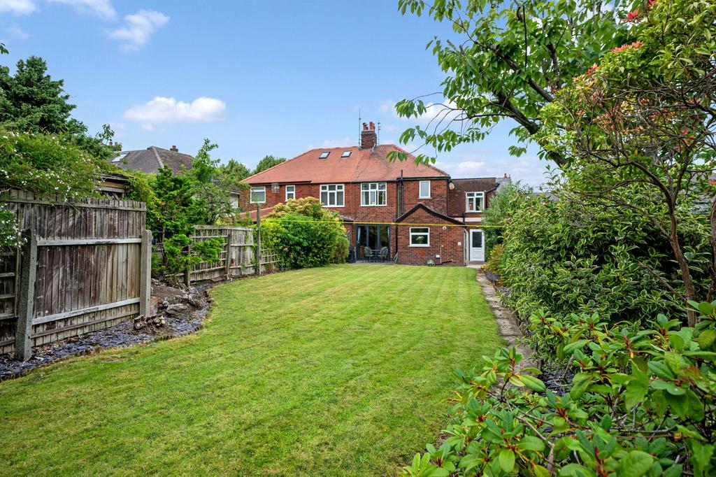 Victoria Road, Poulton-le-fylde FY6 4 bed semi-detached house for sale ...