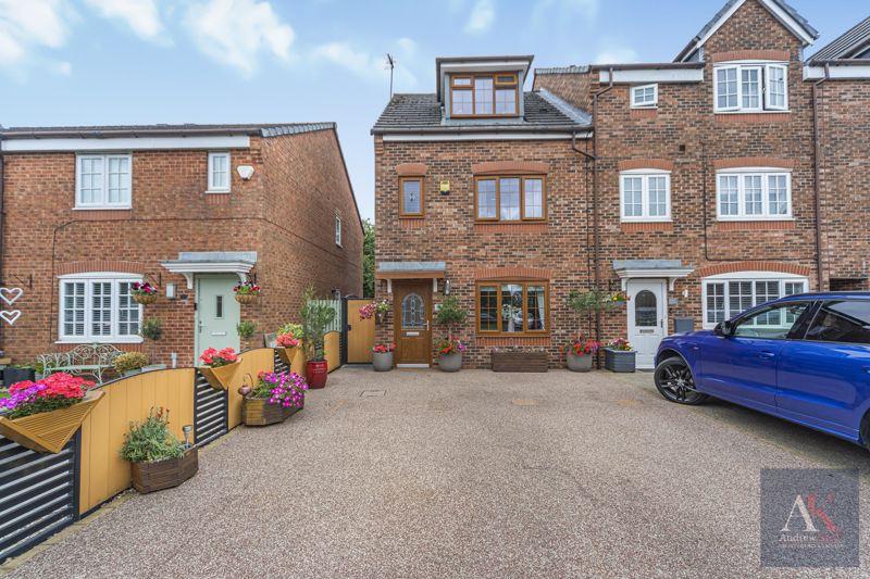George Street, Rochdale, OL16 2RR 4 bed semi-detached house - £275,000