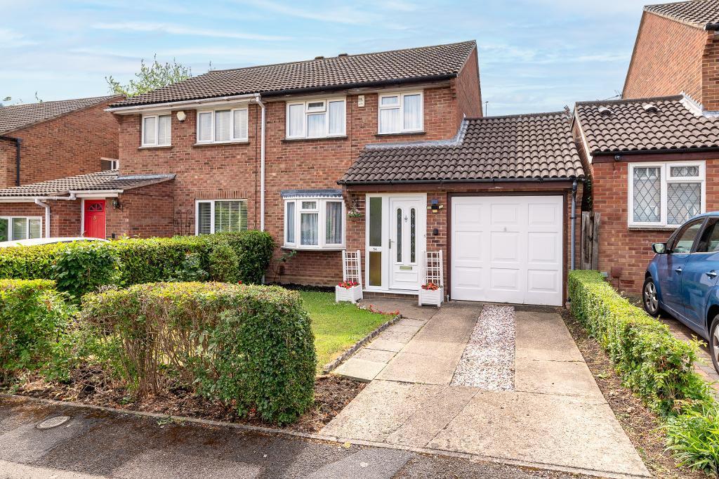 Conniburrow, Milton Keynes MK14 3 bed semi-detached house for sale - £ ...