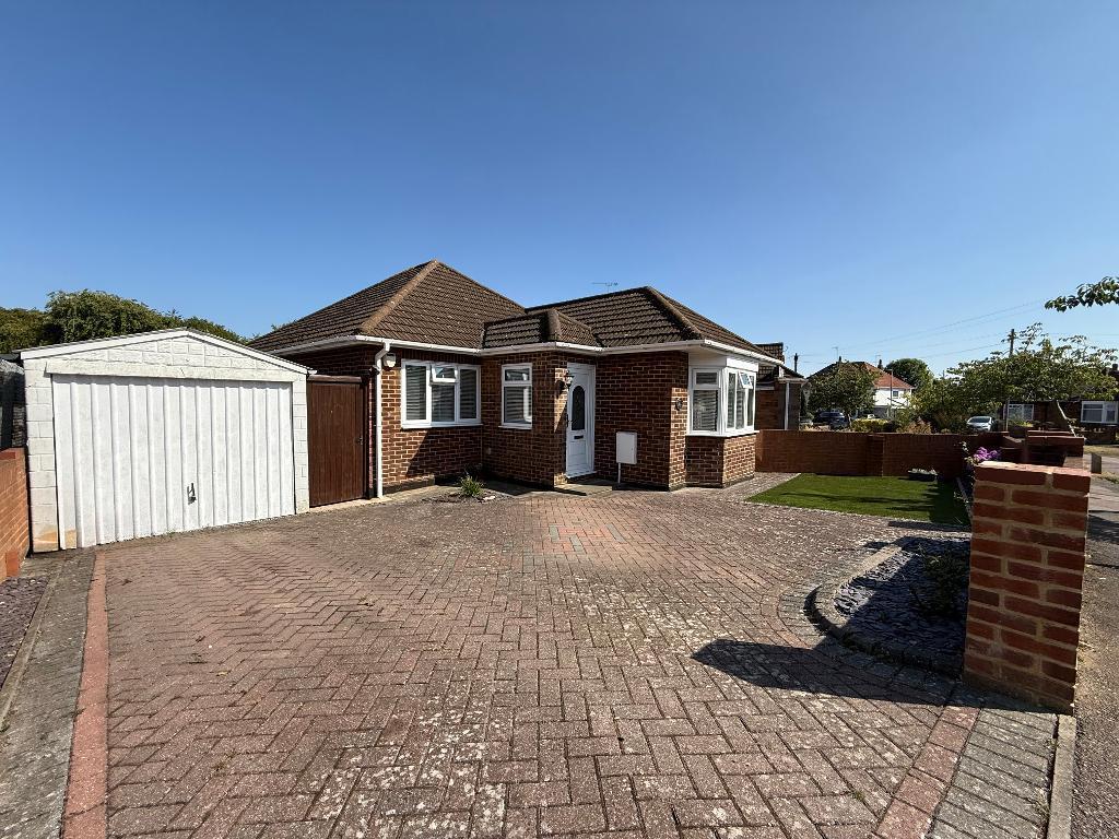 Cranbrook Drive, Sundon Park, Luton... 3 bed detached bungalow - £375,000