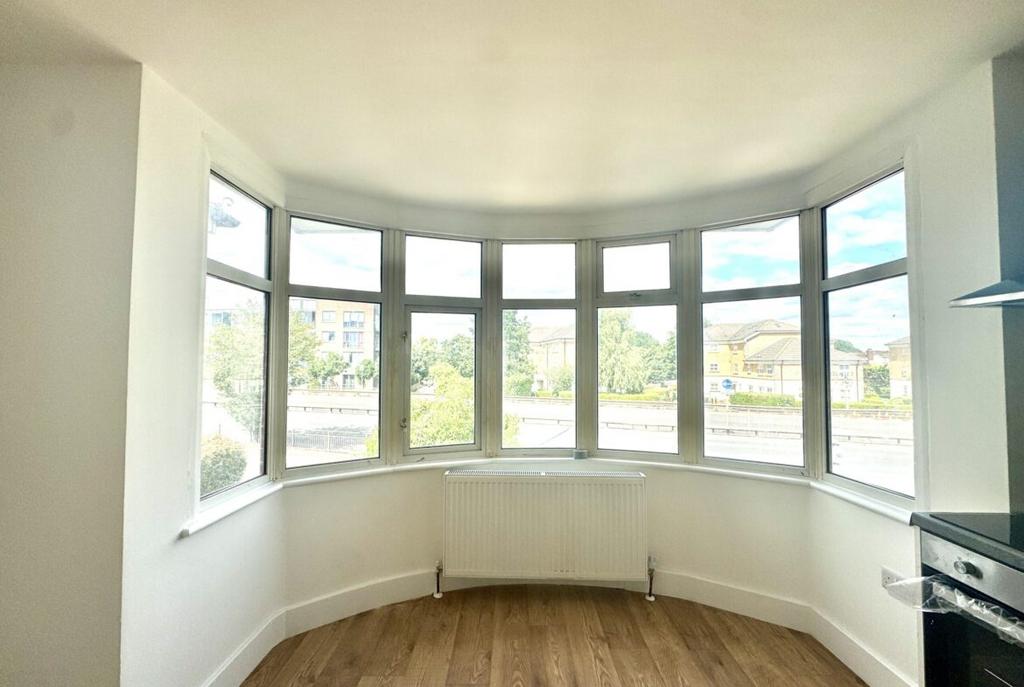 Great North Way, London NW4 Studio to rent - £1,430 pcm (£330 pw)
