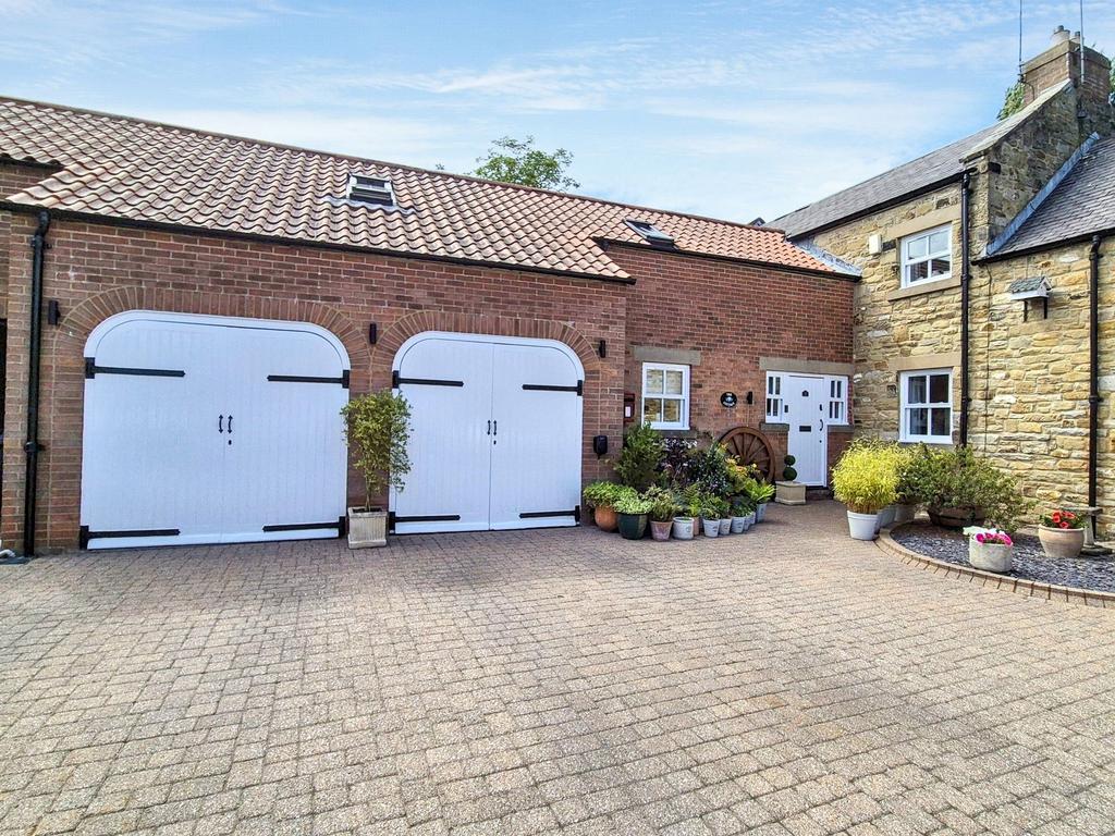 Barns Close, Monkton Village, Jarrow... 4 bed barn conversion for sale - £435,000
