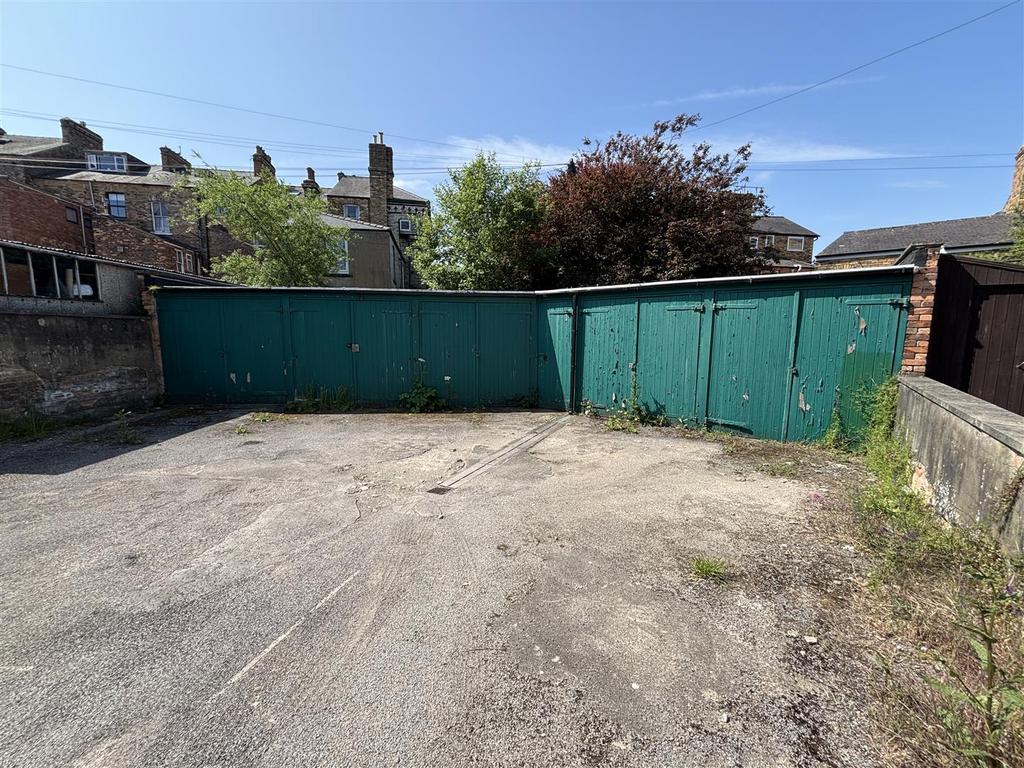 Cromwell Road, Scarborough YO11 Garage for sale - £70,000