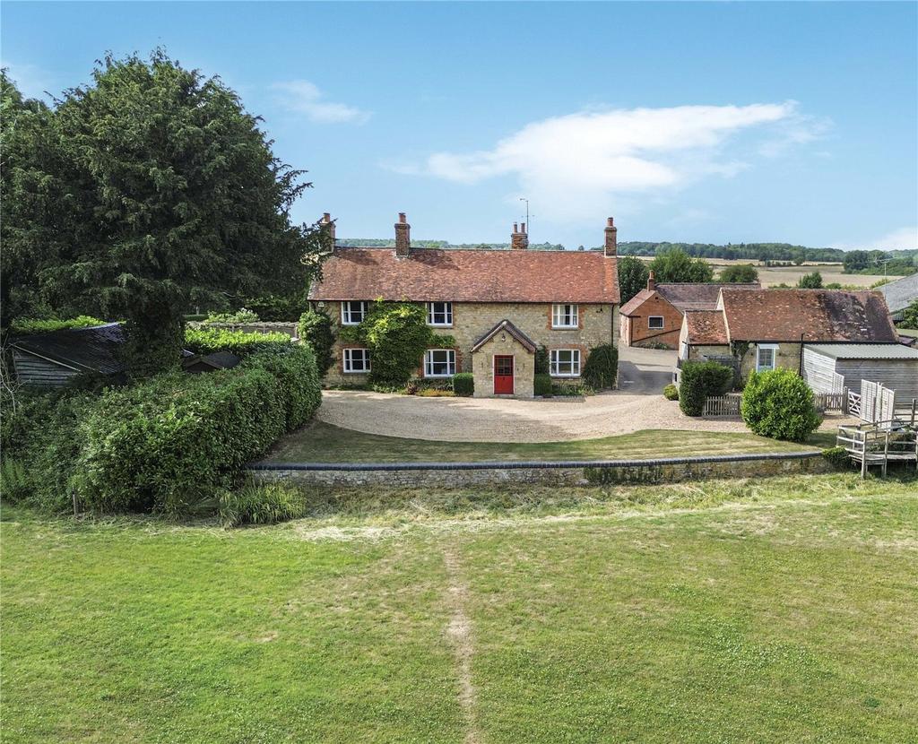 Lillingstone Dayrell, Buckingham, MK18 5 bed equestrian property - £ ...