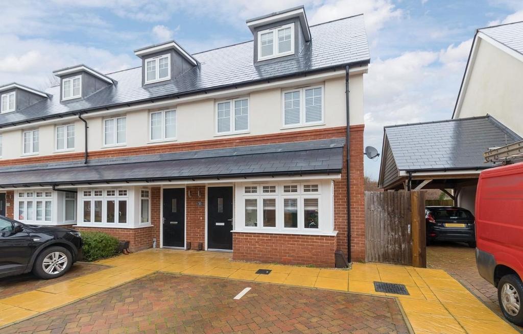 Westbrook Drive, Folkestone, Kent, CT20 3 bed end of terrace house - £ ...