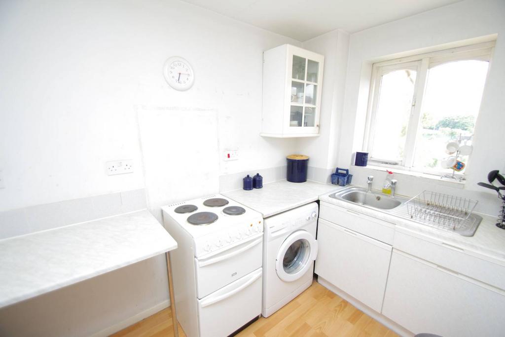 Guernsey House, Watford, WD18 1 bed flat - £1,125 pcm (£260 pw)