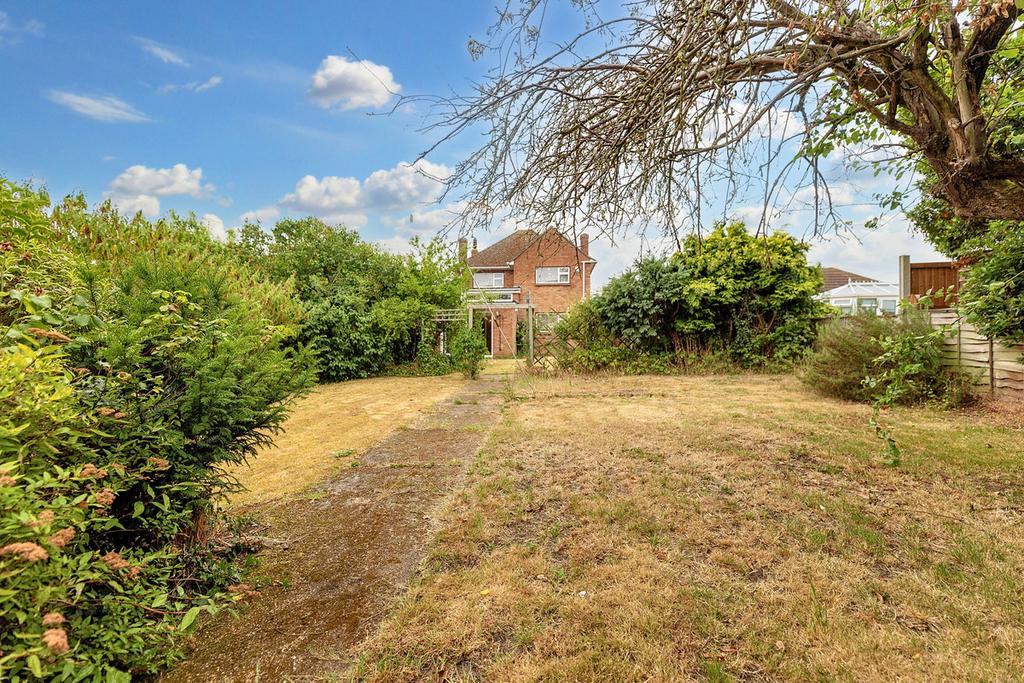 Mill Road, Colchester, CO4 5 3 bed detached house - £400,000