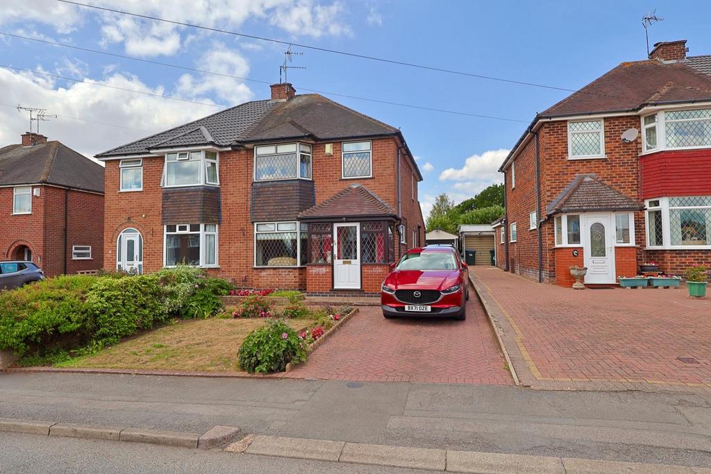 Sutton Avenue, Coventry CV5 3 bed semi-detached house - £300,000