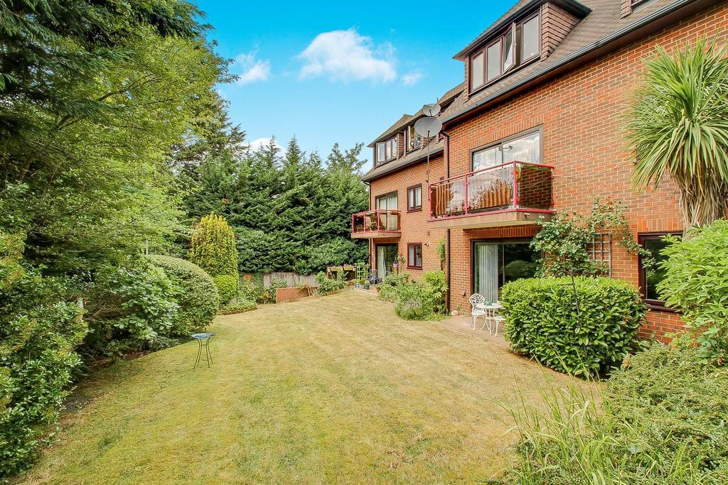 Avenue Road, London, N12 1 bed flat - £375,000