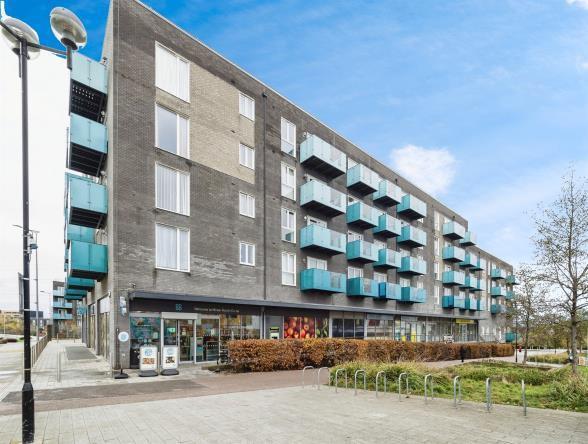 Leslie Hitchcock House, Minter Road... 2 bed flat - £1,750 pcm (£404 pw)