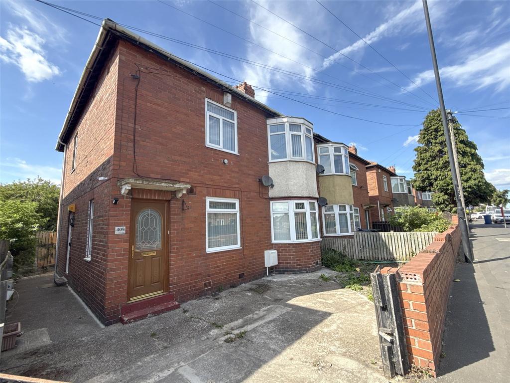 Two Ball Lonnen, Newcastle Upon Tyne... 2 bed apartment - £105,000
